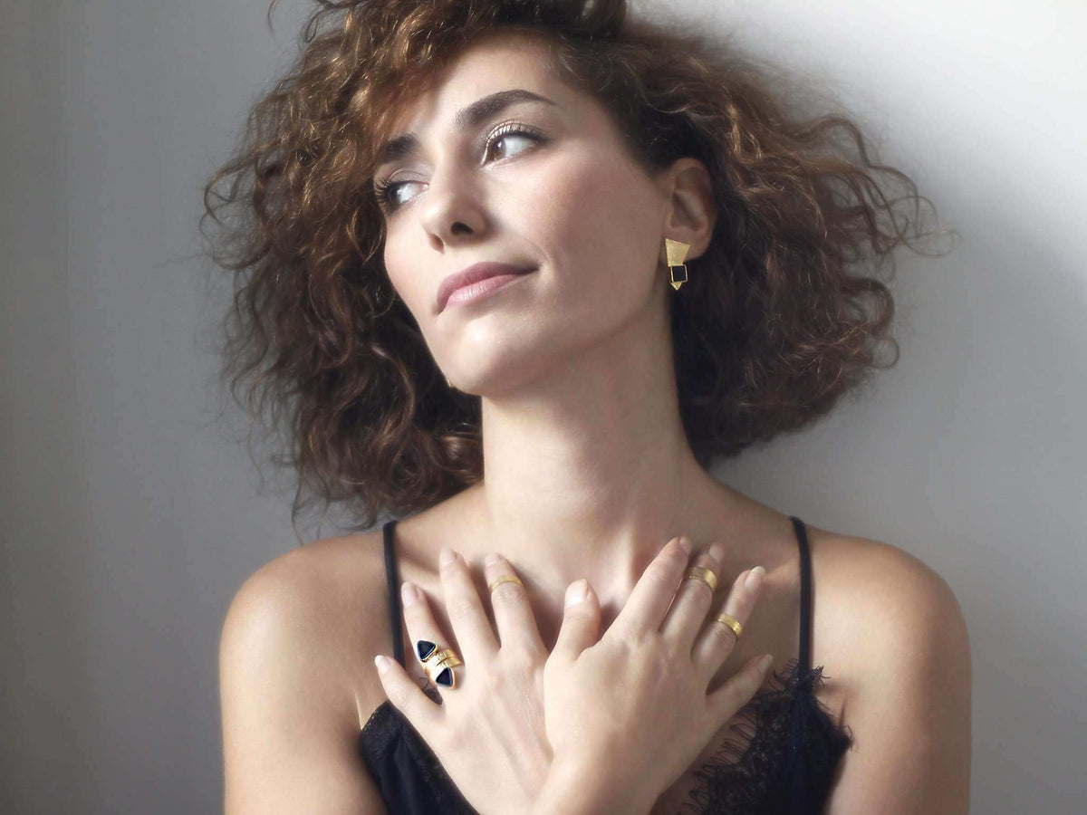 עגילי אוניקס – OSHKA